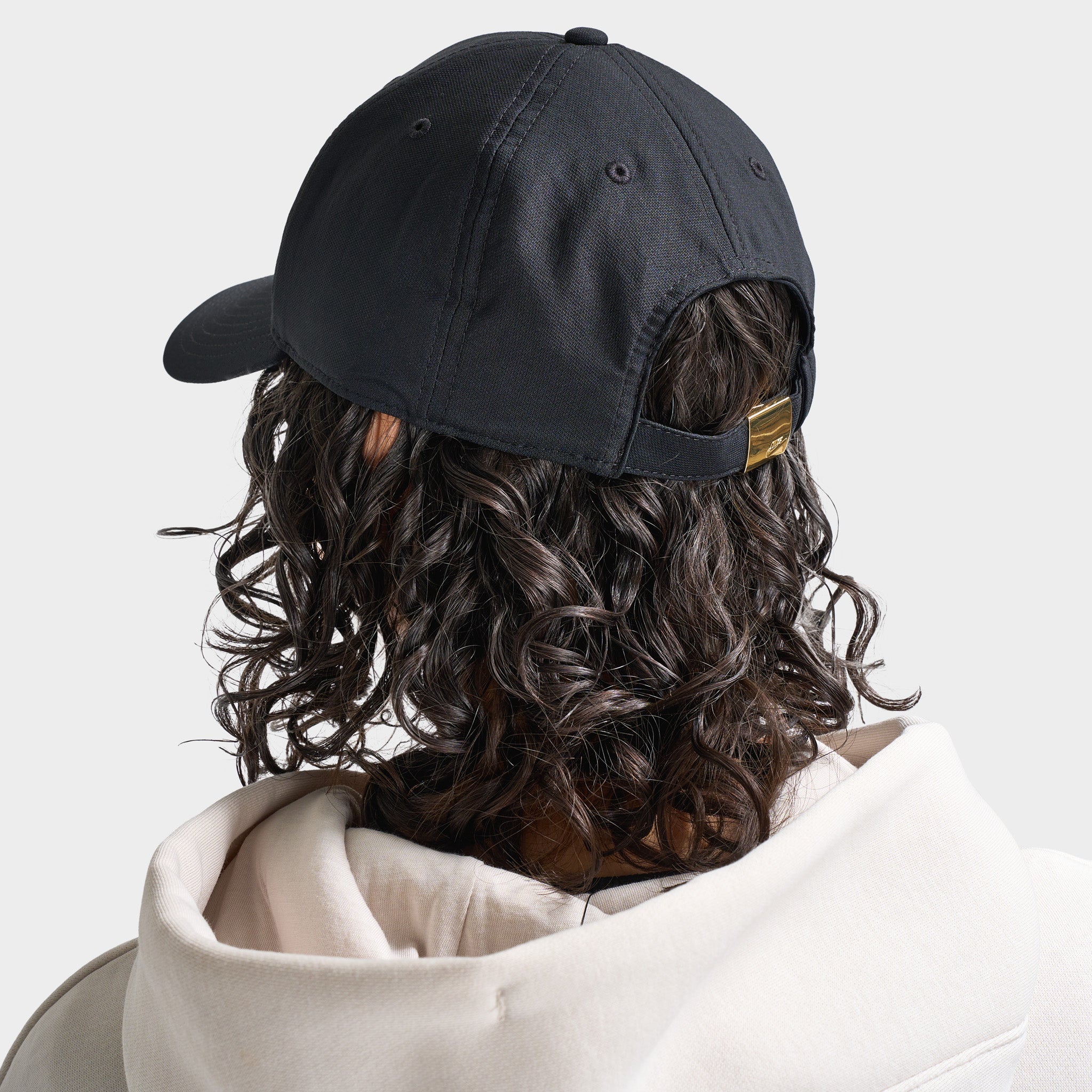 Nike Structured Metal Logo Cap Black / Metallic Gold – JD Sports