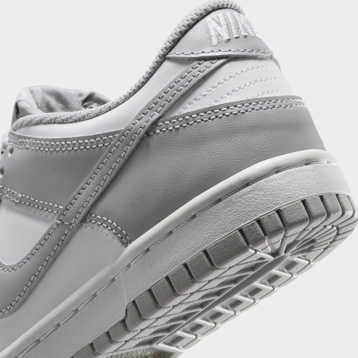 Nike Dunk GS White / Light Smoke Grey - White – JD Sports