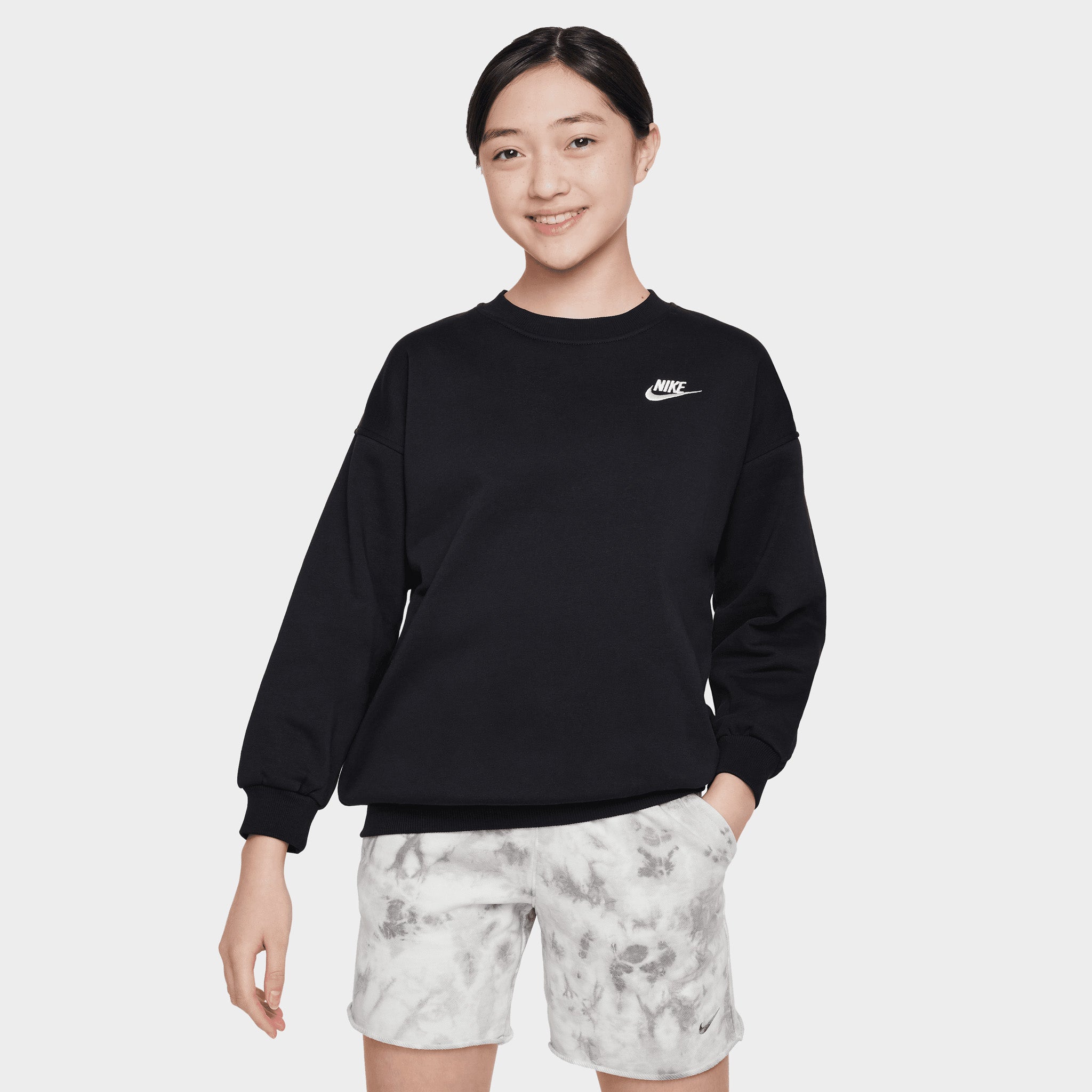 Nike Junior Girls' Club Fleece Oversized Crewneck Black / White – JD Sports