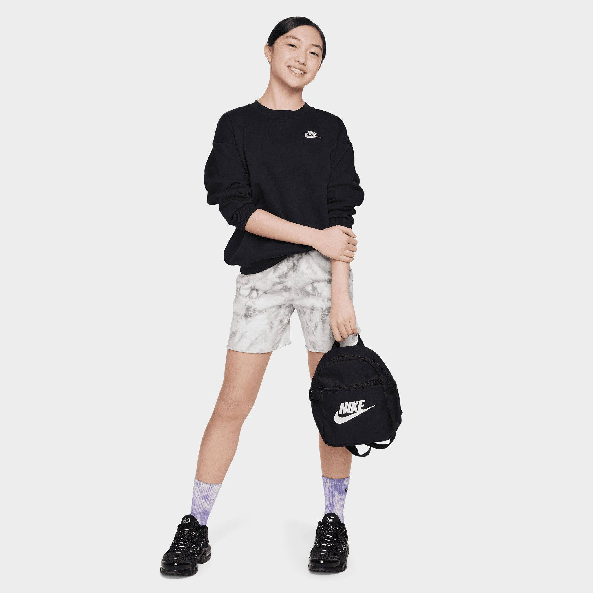 Nike Junior Girls' Club Fleece Oversized Crewneck Black / White – JD Sports